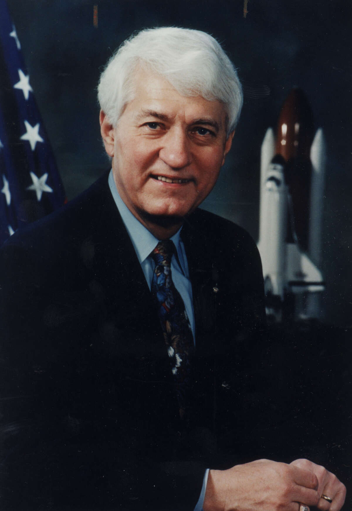 Commander of first Discovery flight dead at 80