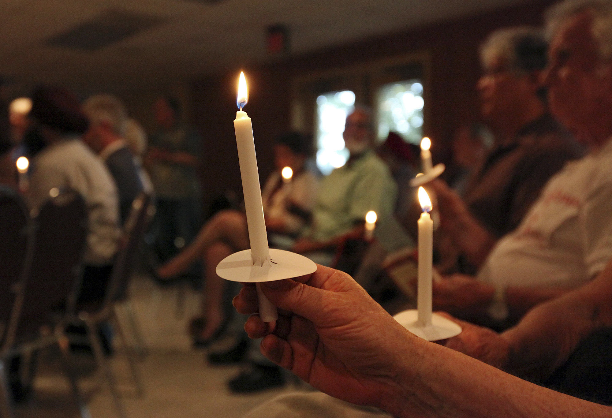 Interfaith gathering prays for peace in the Middle East