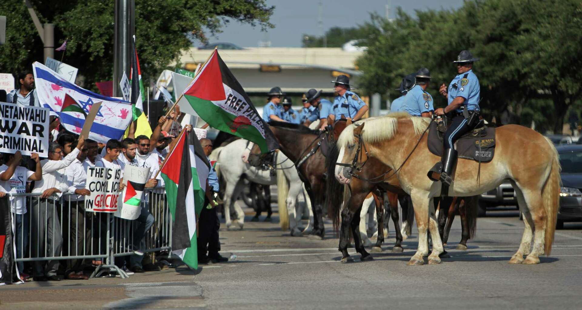 Houston protesters face off over Mideast conflict