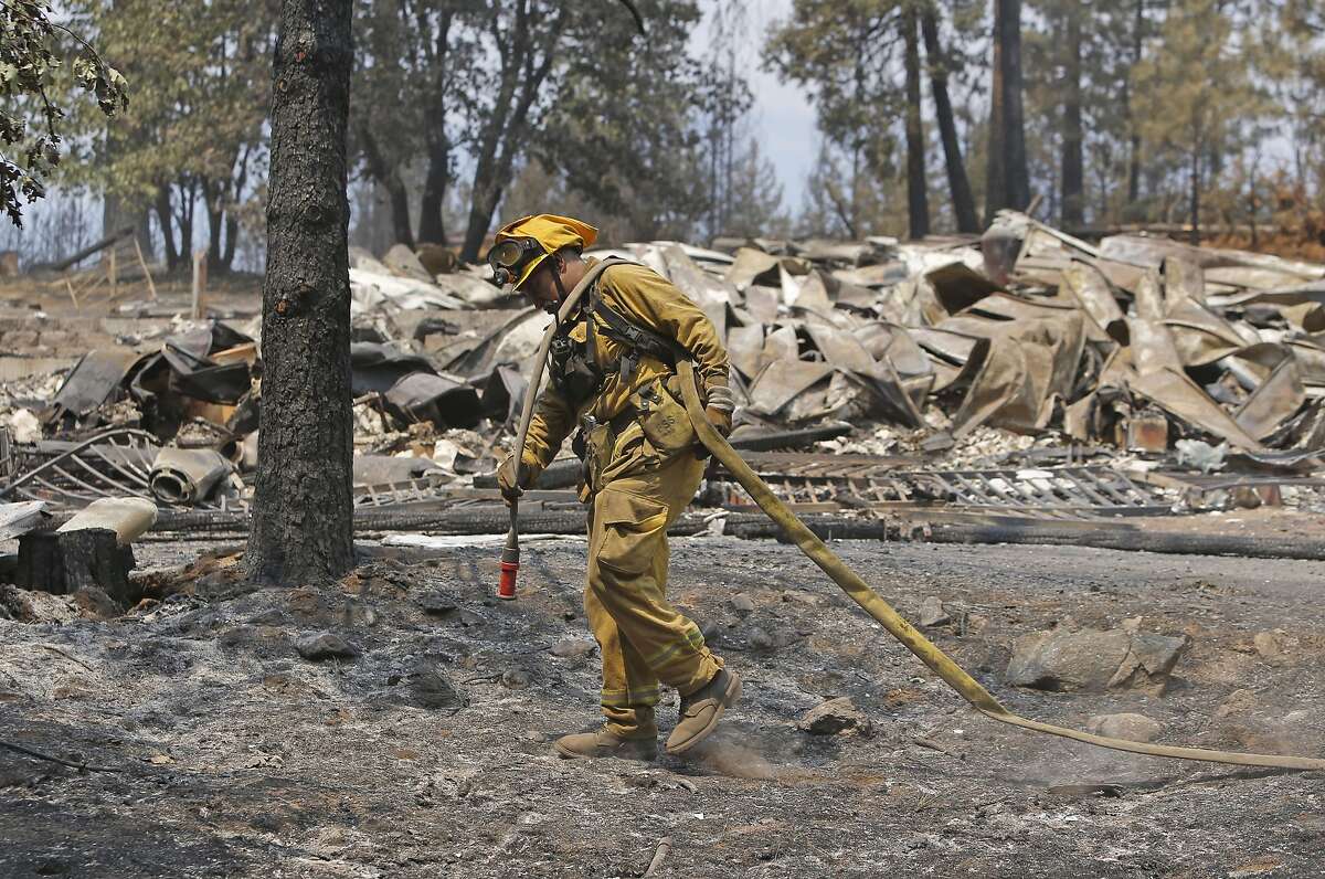 Yosemite blaze: Firefighters dig in, but danger remains