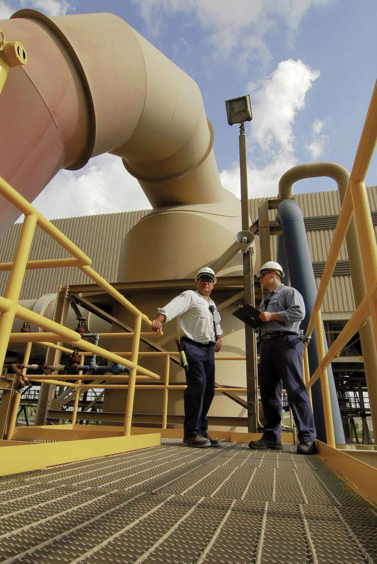 Waste Management turns focus from energy to waste with $1.9 billion deal