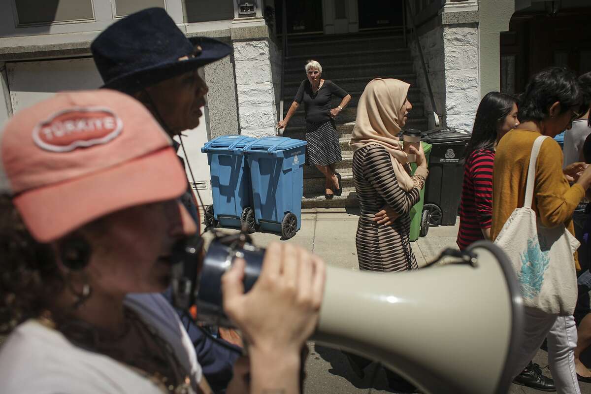 S.F. starts on path to regulate Airbnb