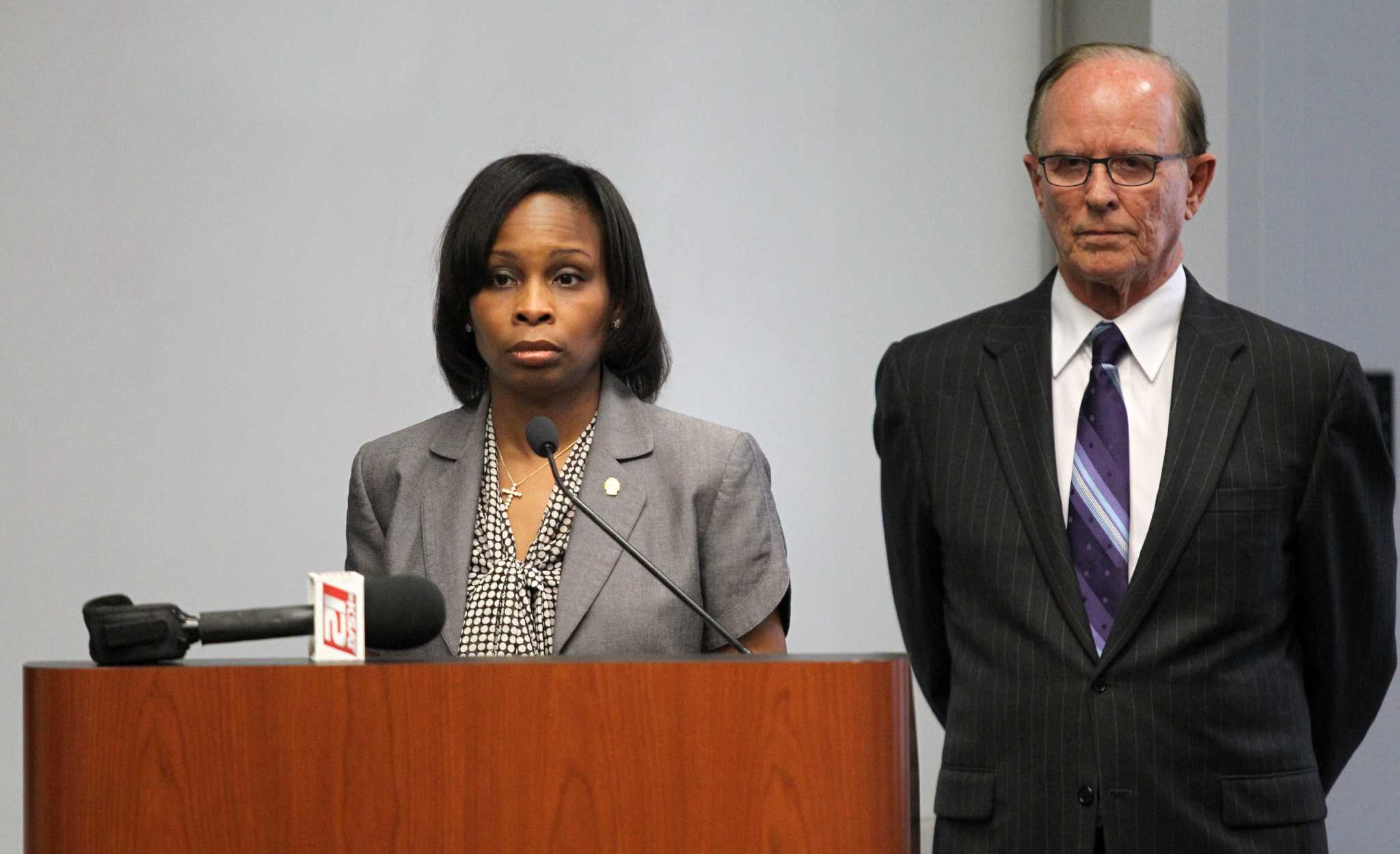 New mayor says 'pause' not end of streetcar