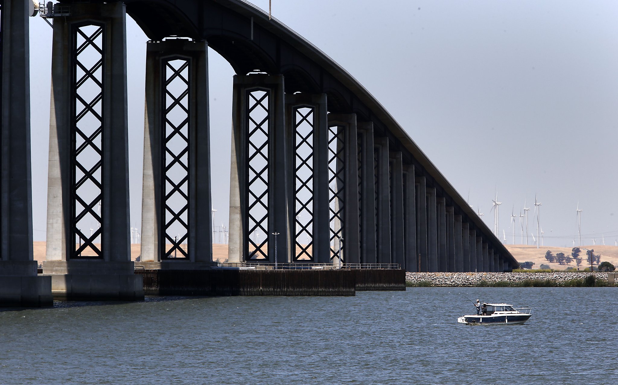 Motorcyclist crashes, flips off Antioch Bridge