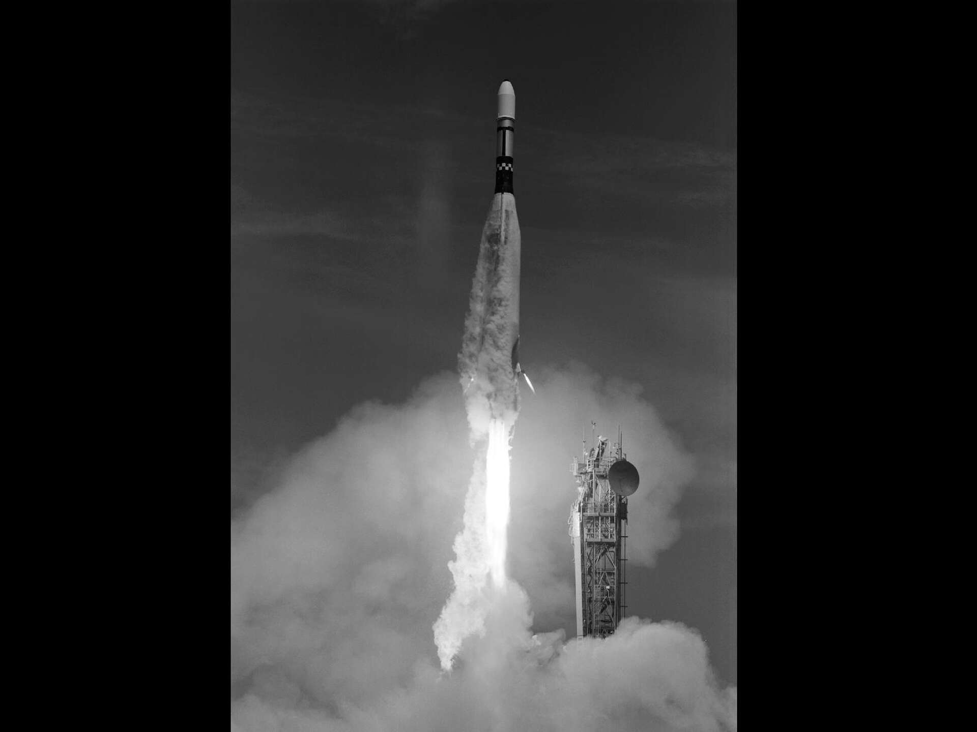 Ex-NASA 'hackers' use ingenuity, technology to rescue first-ever moon ...
