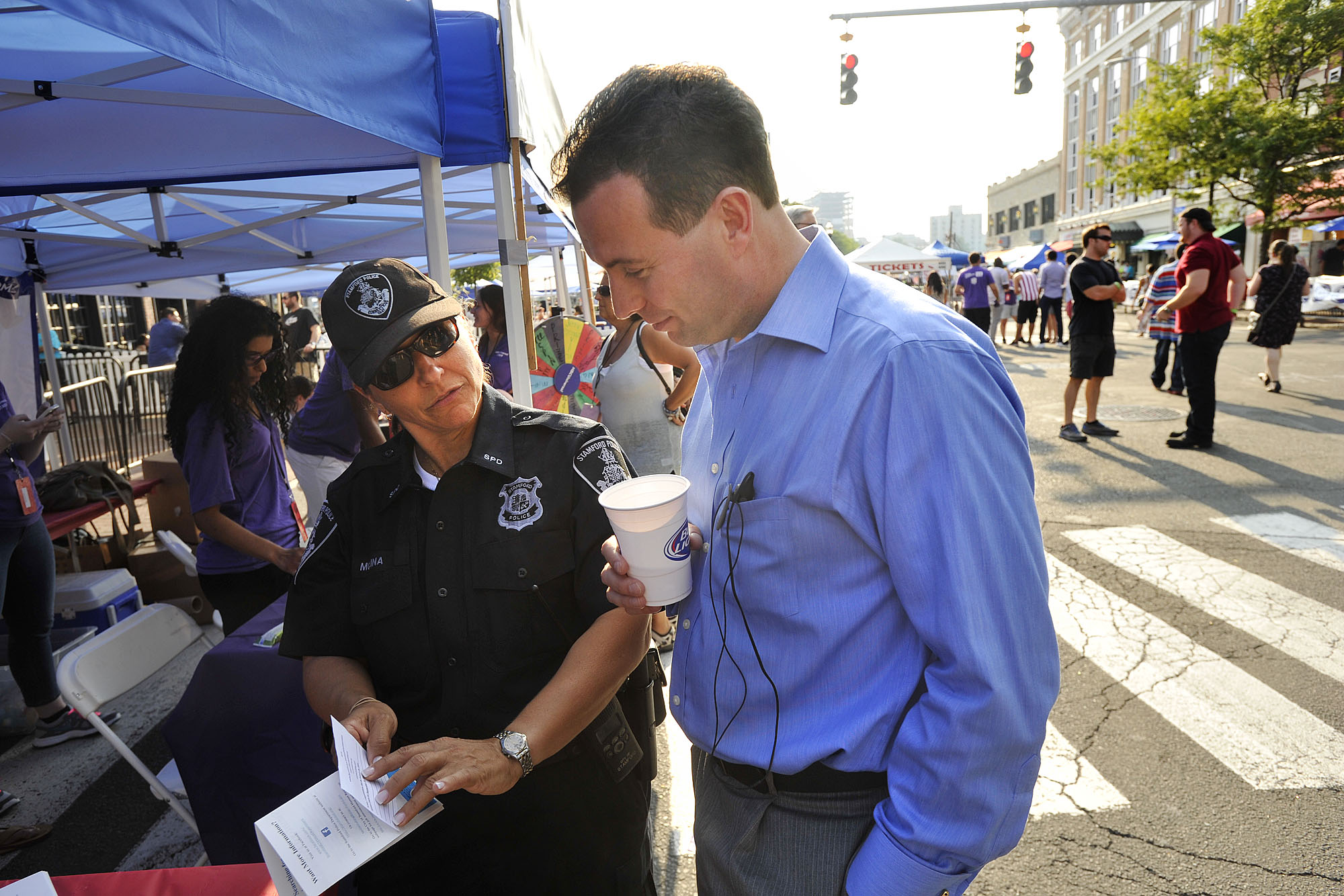 Stamford cops hit the street to hire more officers