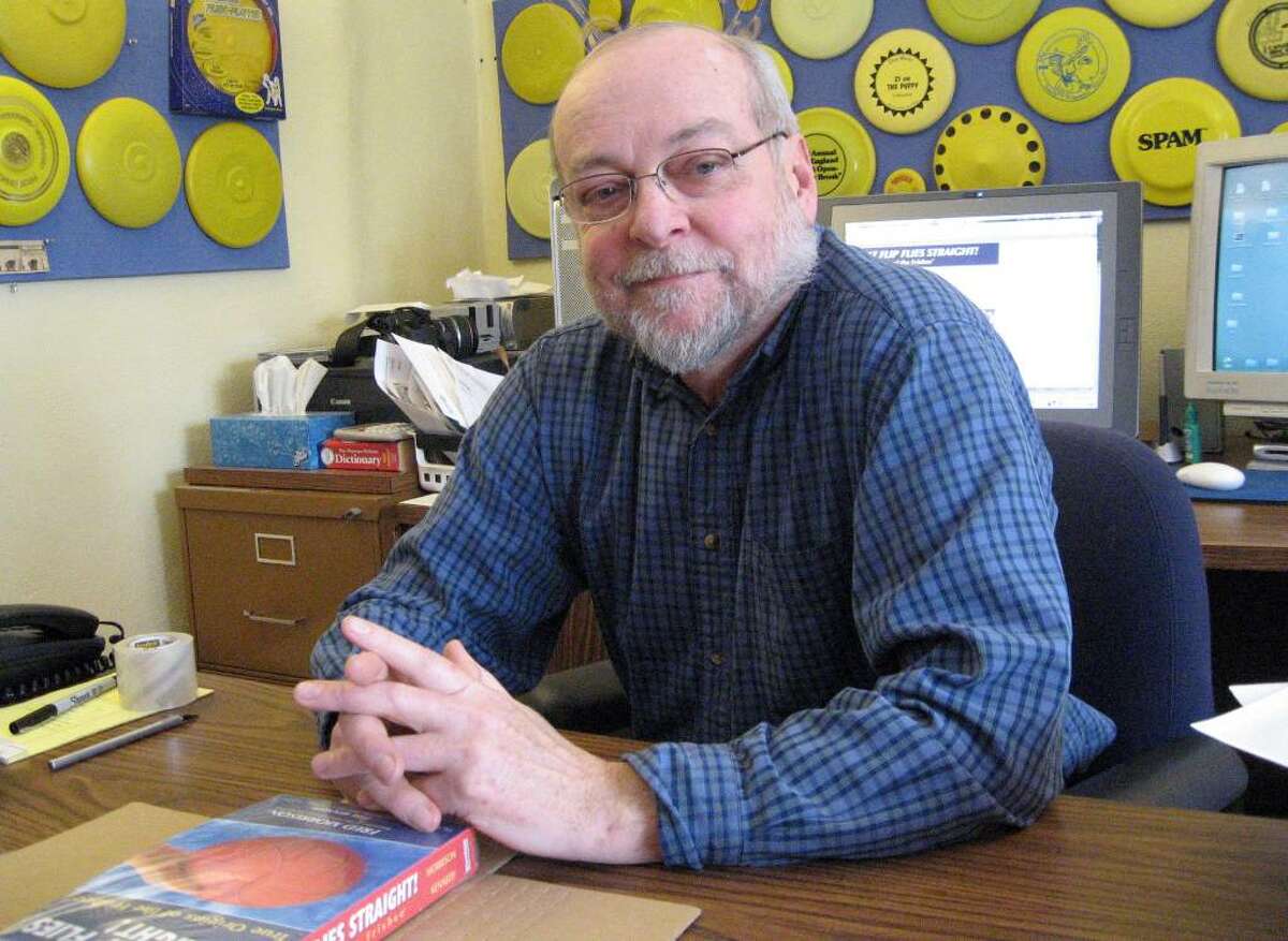 A Frisbee spin on legendary Bridgeport pie tins