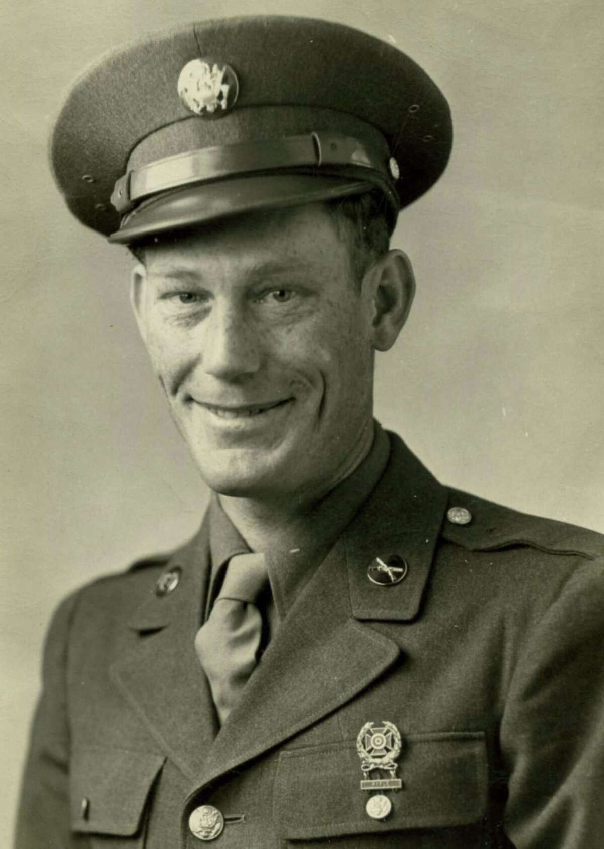 Slain soldier's son to get lost medal, answers