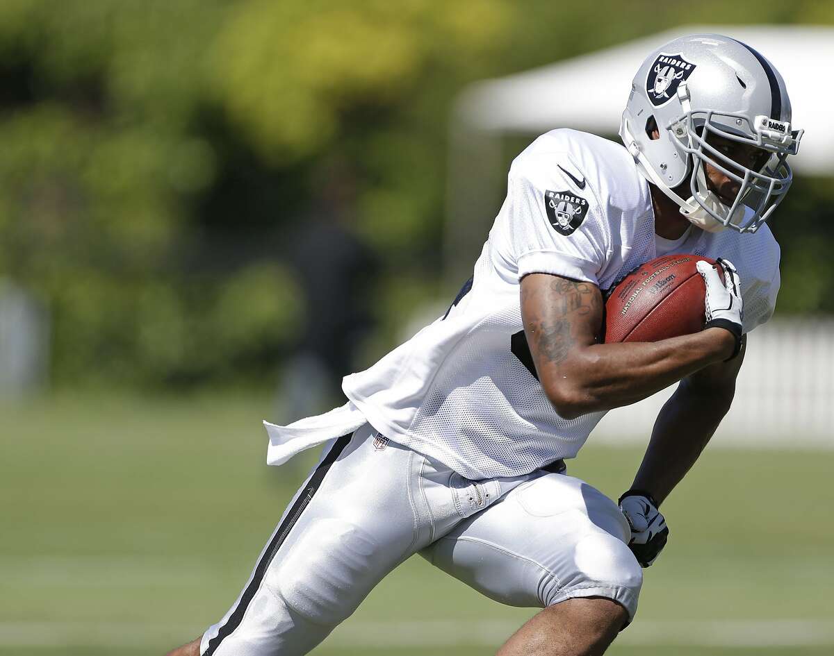 Former safety George Atkinson cheers for son at Raiders' camp