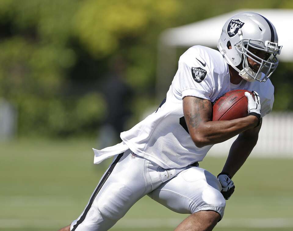 Former safety George Atkinson cheers for son at Raiders' camp