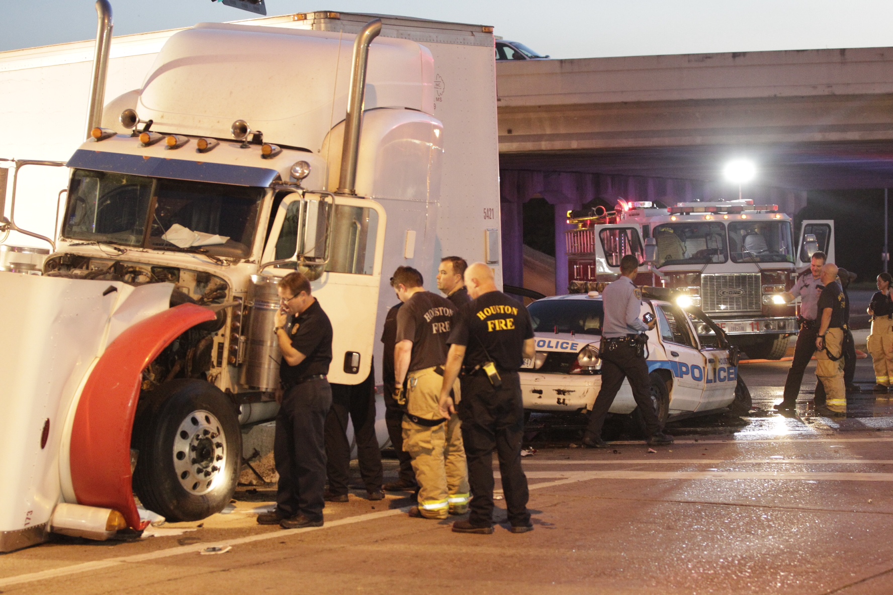 Police patrol car collides with 18-wheeler