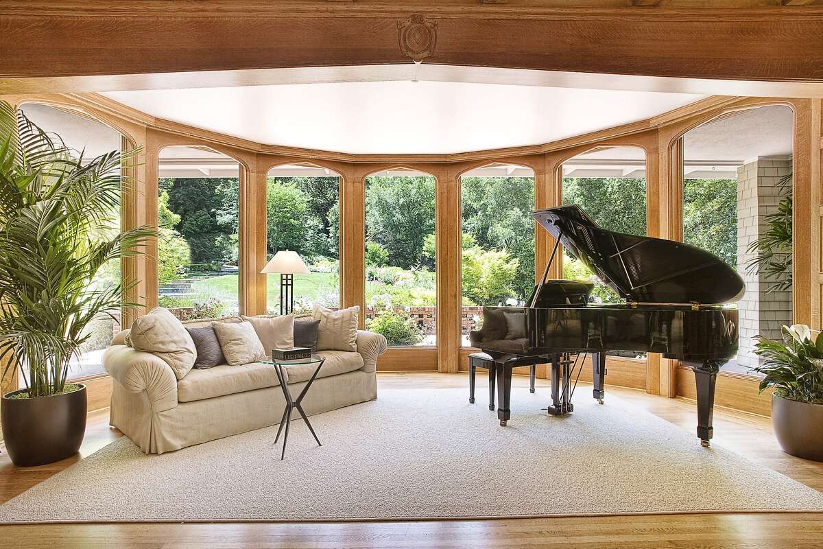 Ross estate boasts classical design in a verdant setting