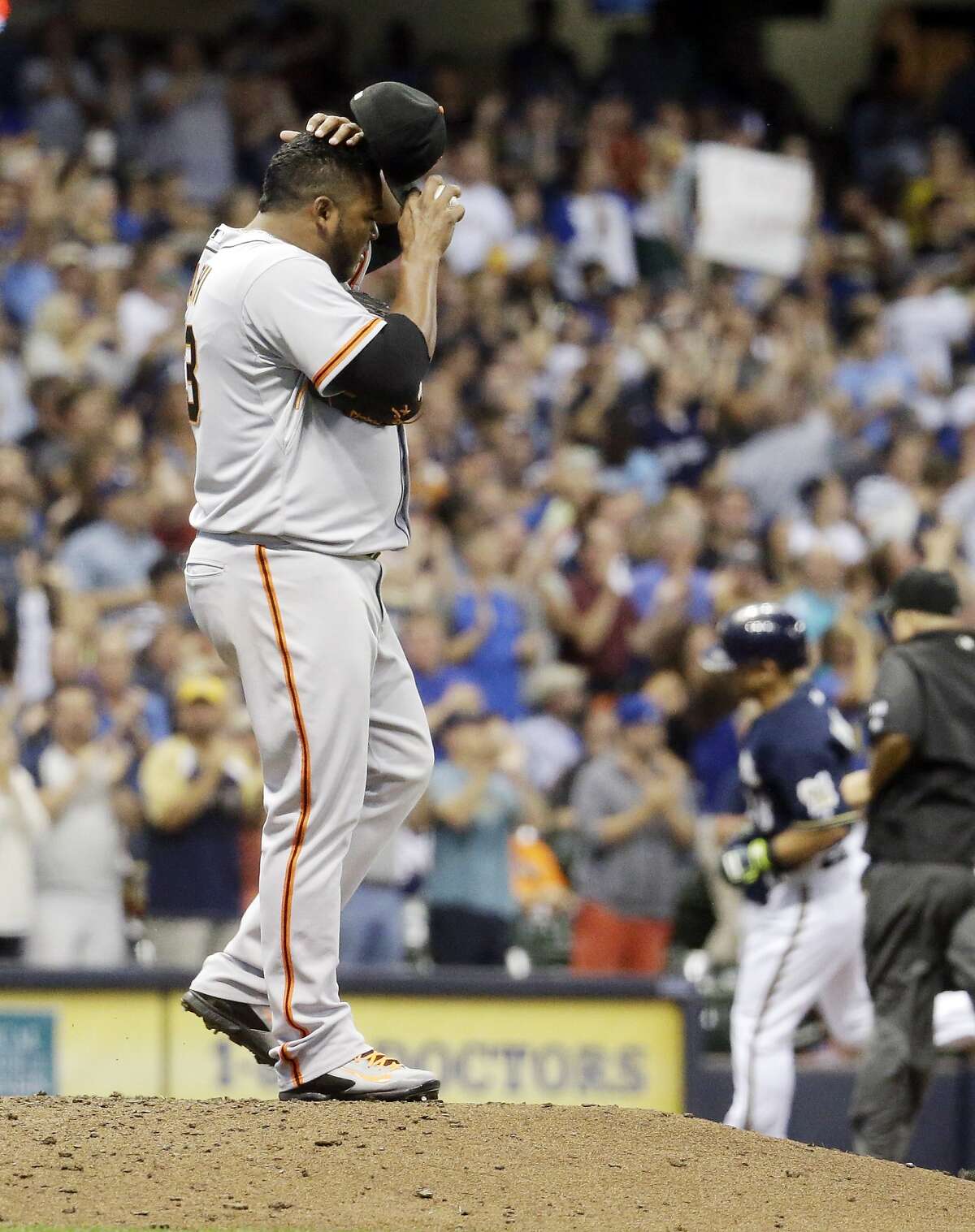 Giants fall 4-3 to Brewers as Angel Pagan nears return