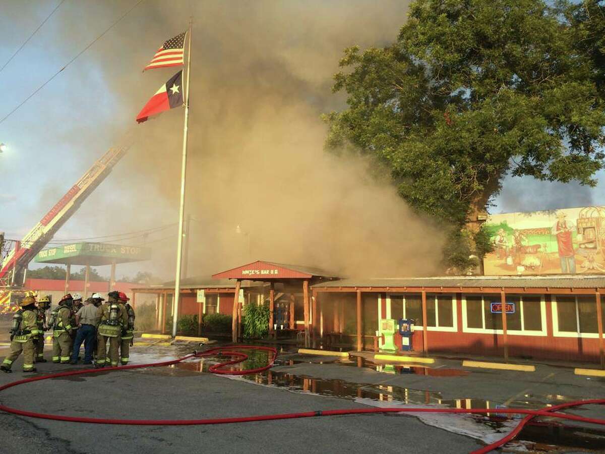 Landmark Texas barbecue restaurant destroyed in fire