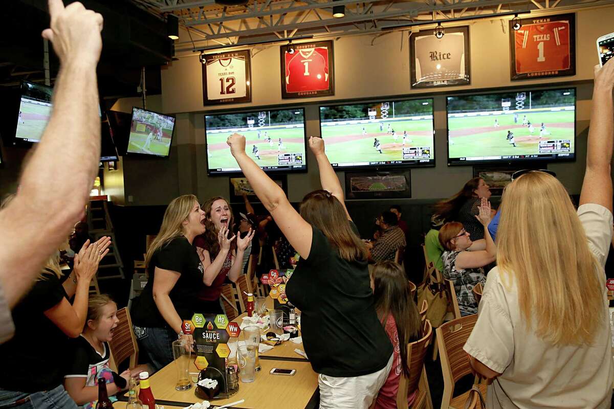 Pearland East punches ticket to Williamsport