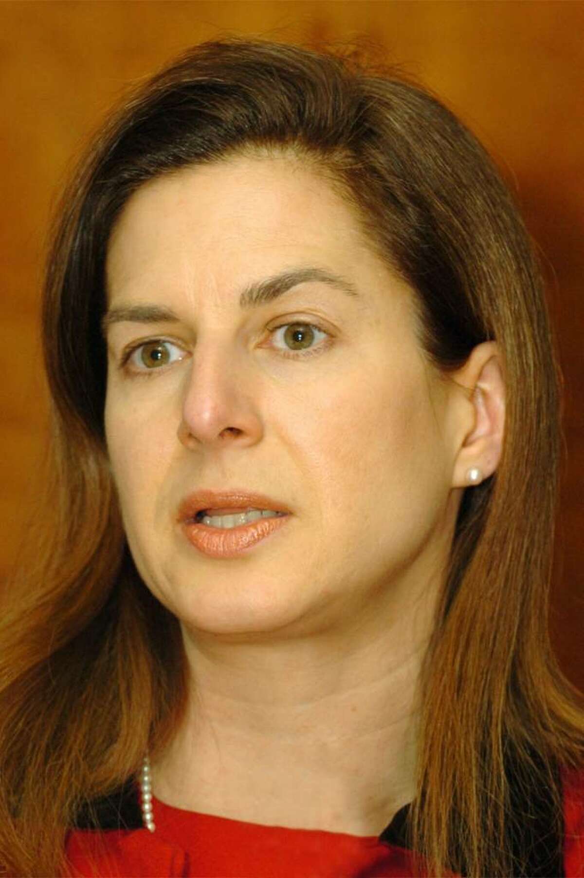 Bysiewicz asks courts to confirm her qualifications