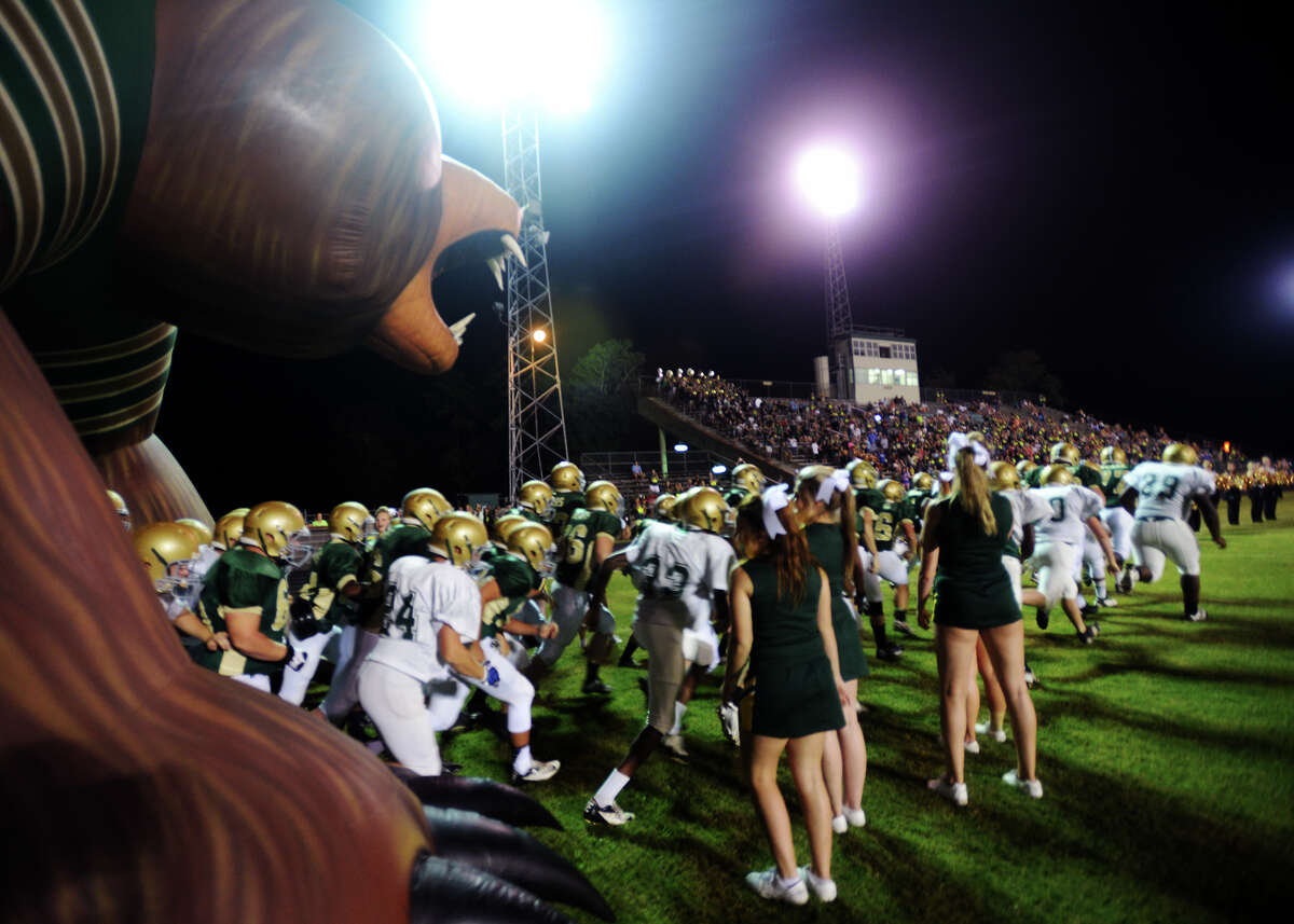 LC-M team, community indulge in pre-season hype at midnight practice