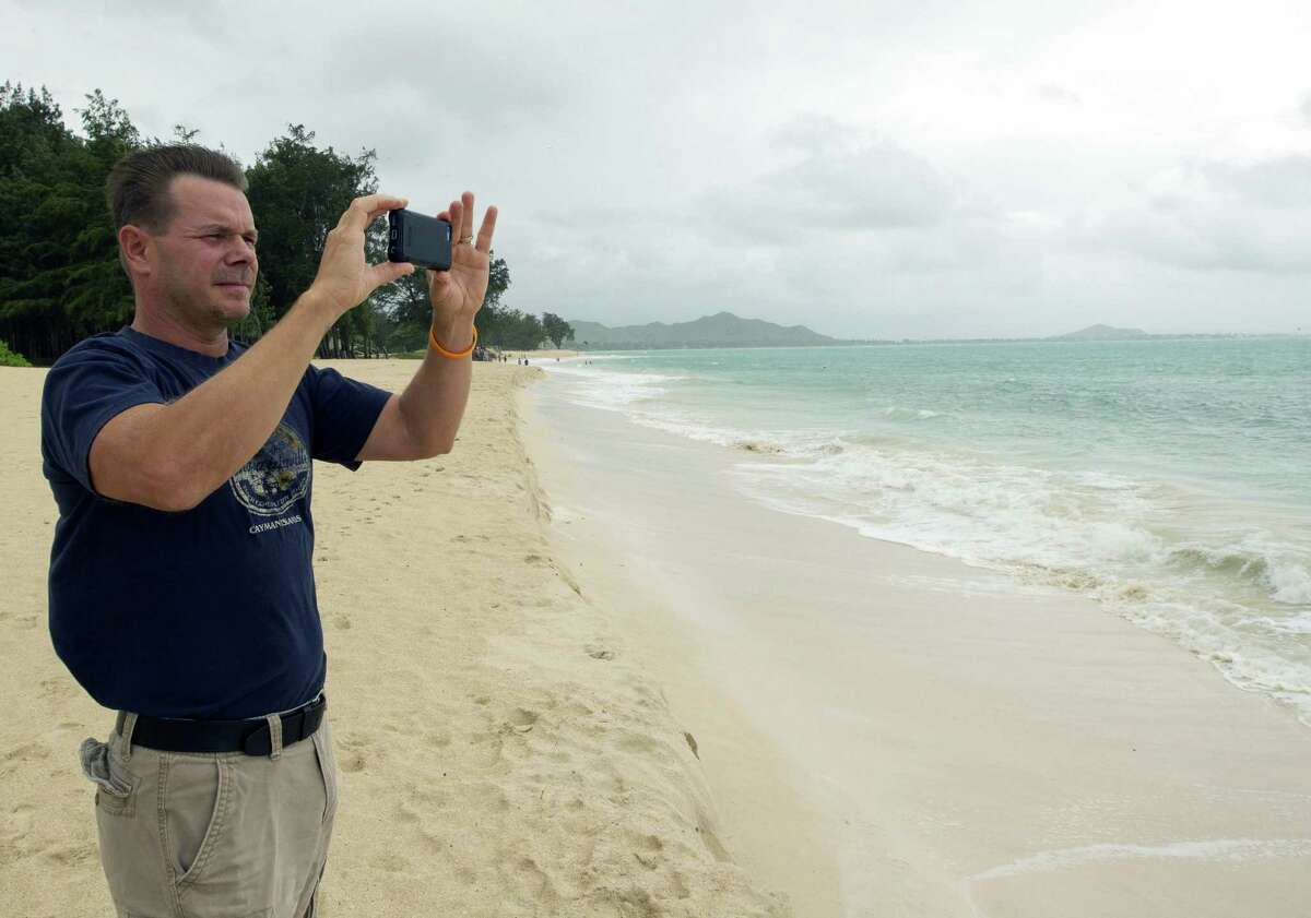 Hawaii feels Iselle's lessened force