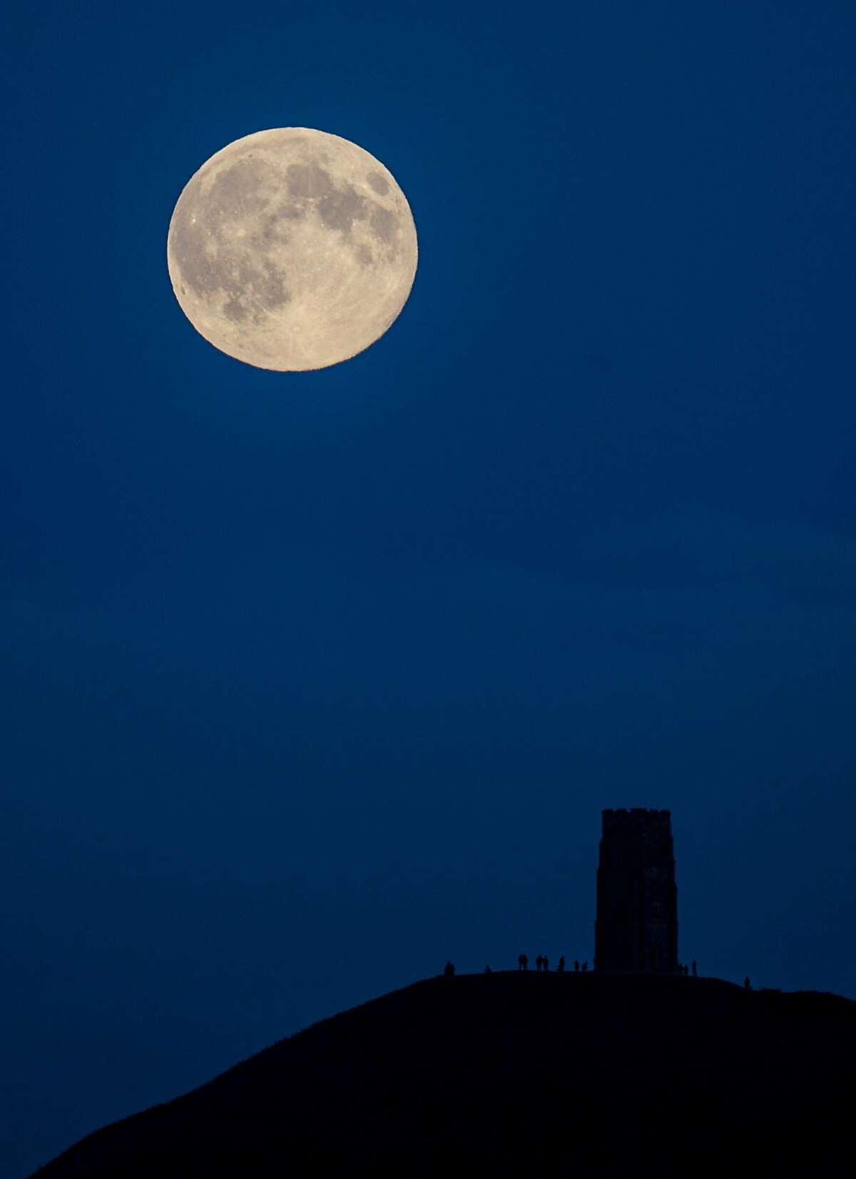 Rare, fully eclipsed moon to rise over the Bay Area