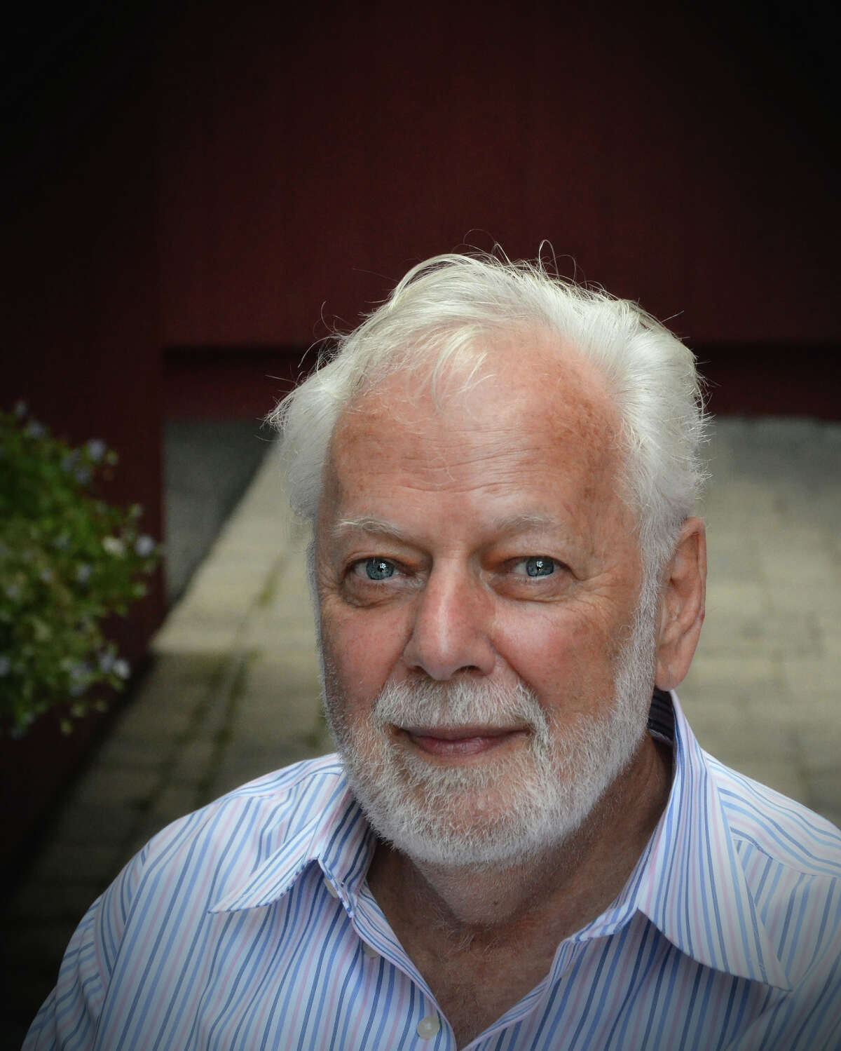 Tillinger stages another Ayckbourn hit in Westport