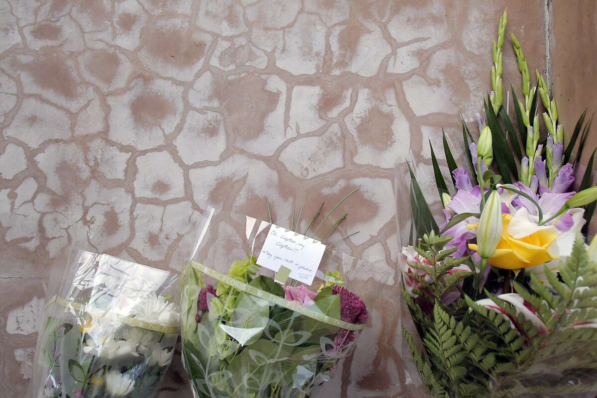 In Robin Williams' Tiburon neighborhood, grief and fond memories