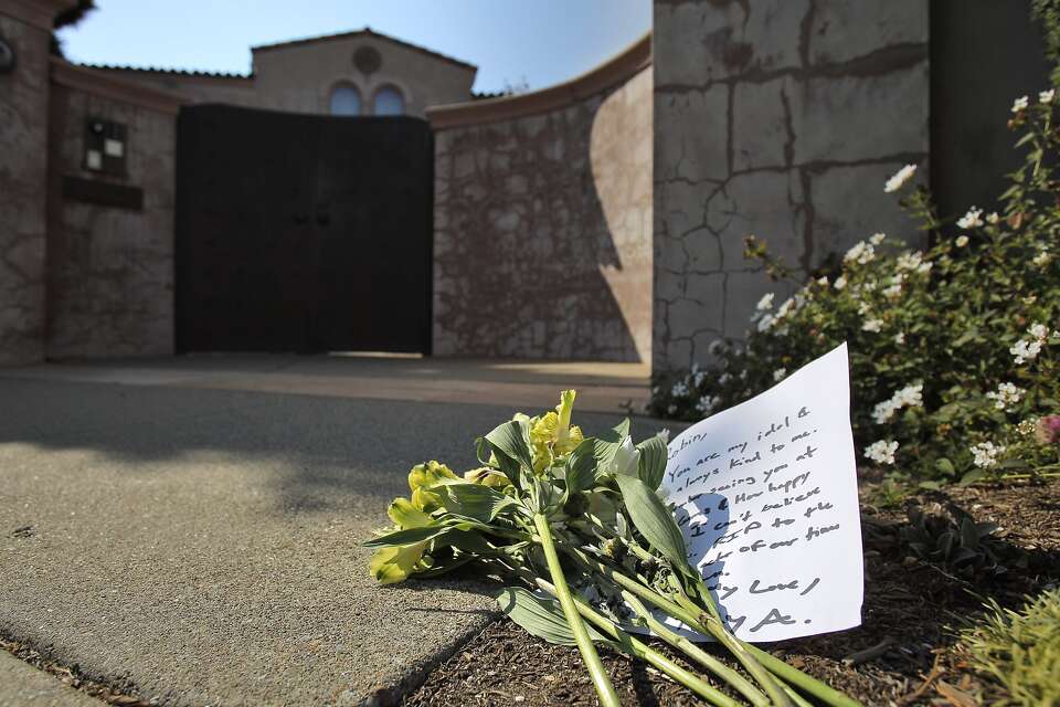 In Robin Williams' Tiburon neighborhood, grief and fond memories