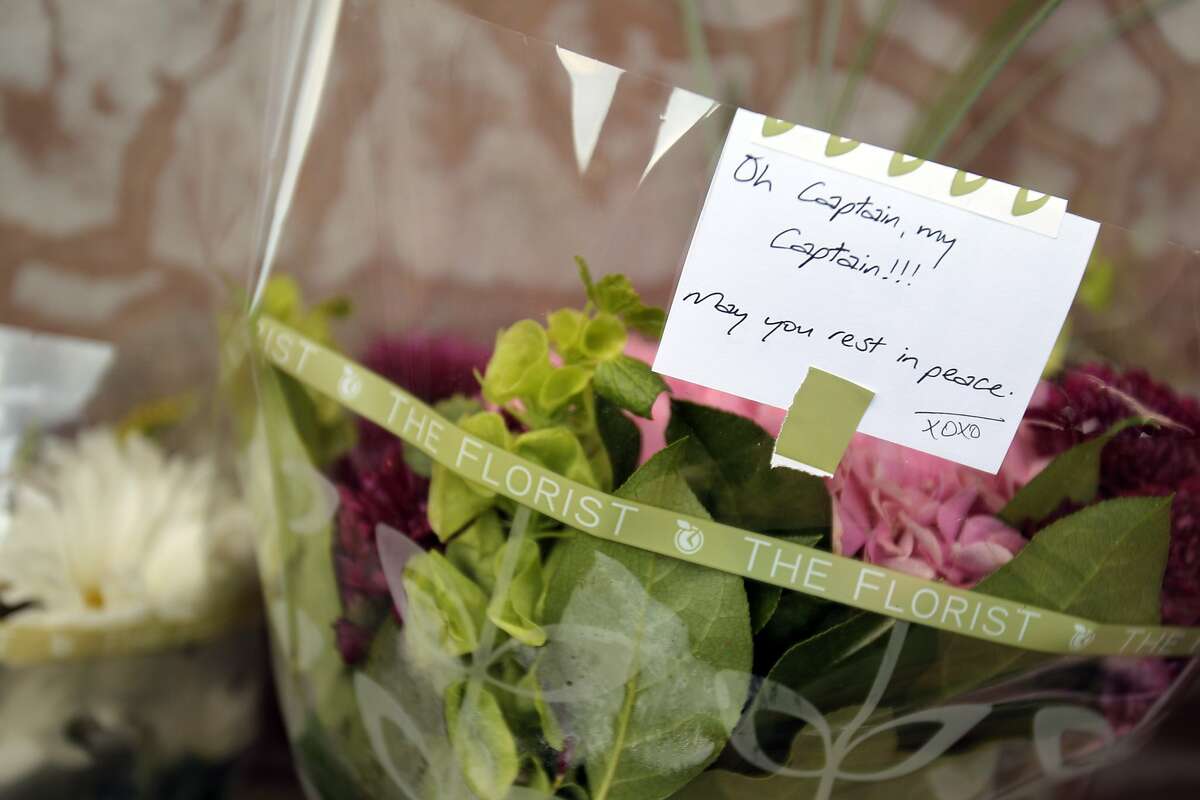 In Robin Williams' Tiburon neighborhood, grief and fond memories