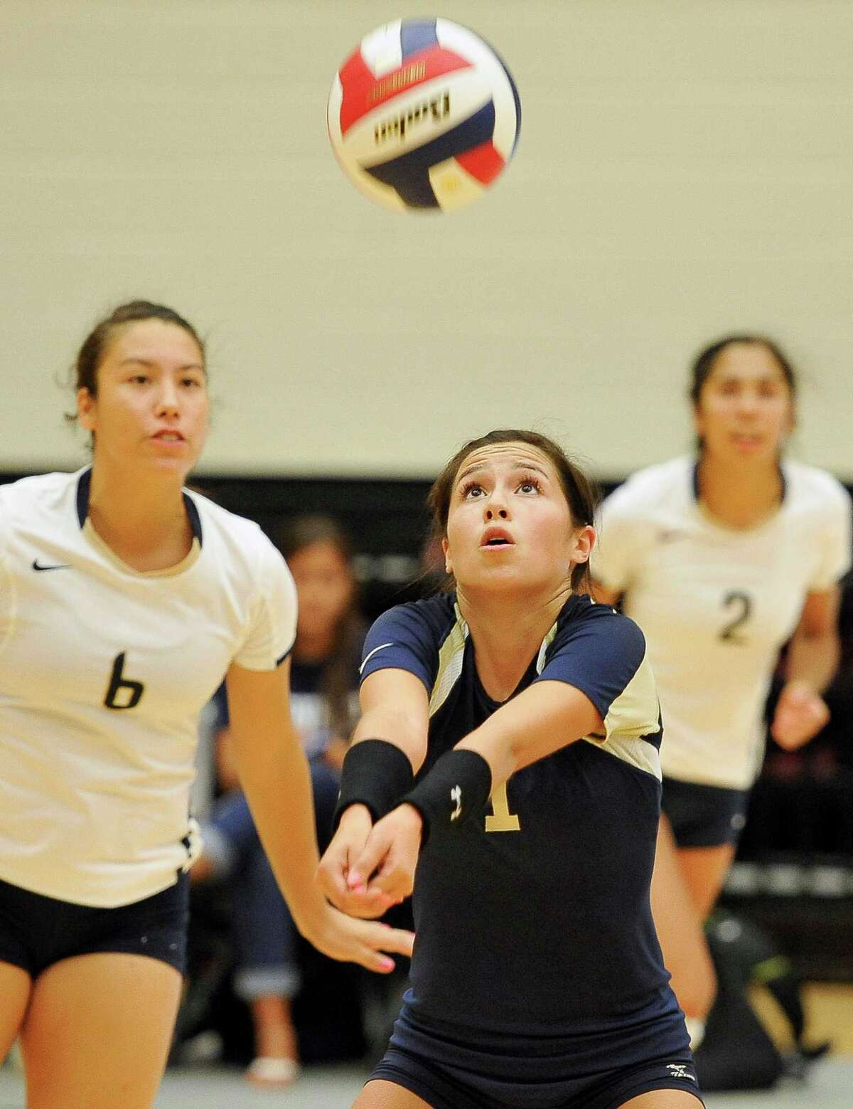 No. 1 Churchill fends off No. 2 O'Connor