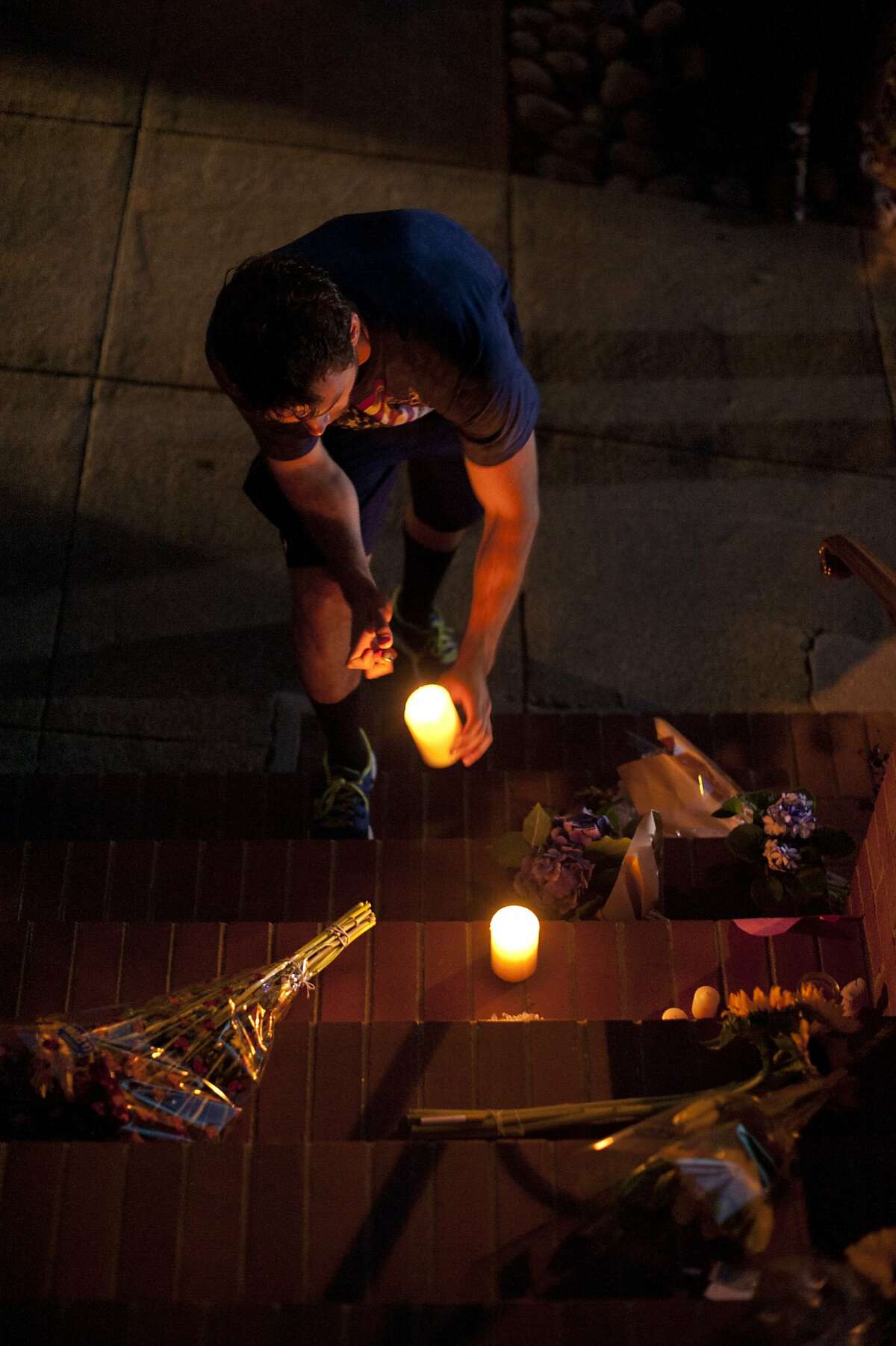 Grim details of Robin Williams' death released by investigators