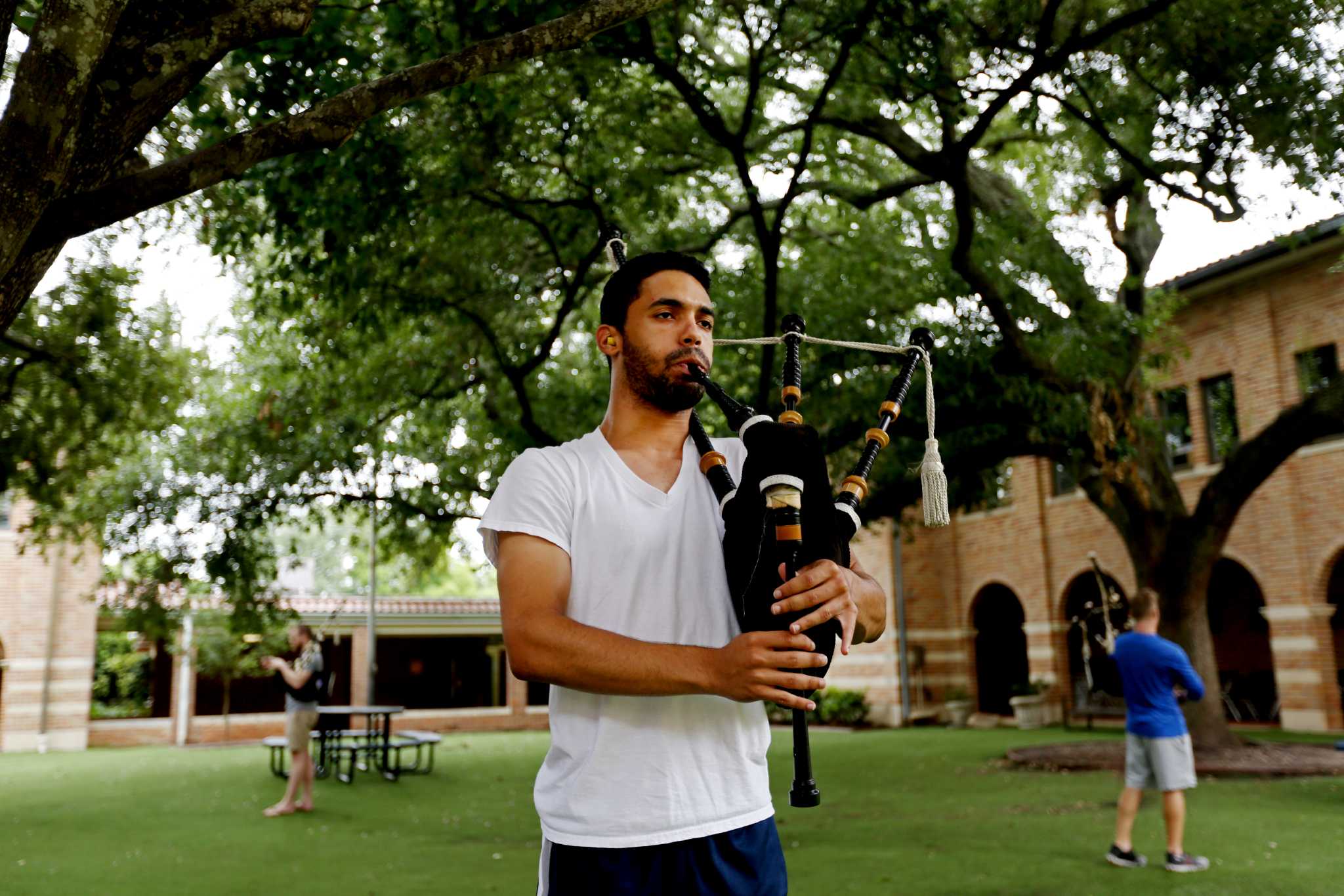 St. Thomas Alumni Pipe Band aims for victory at world championships