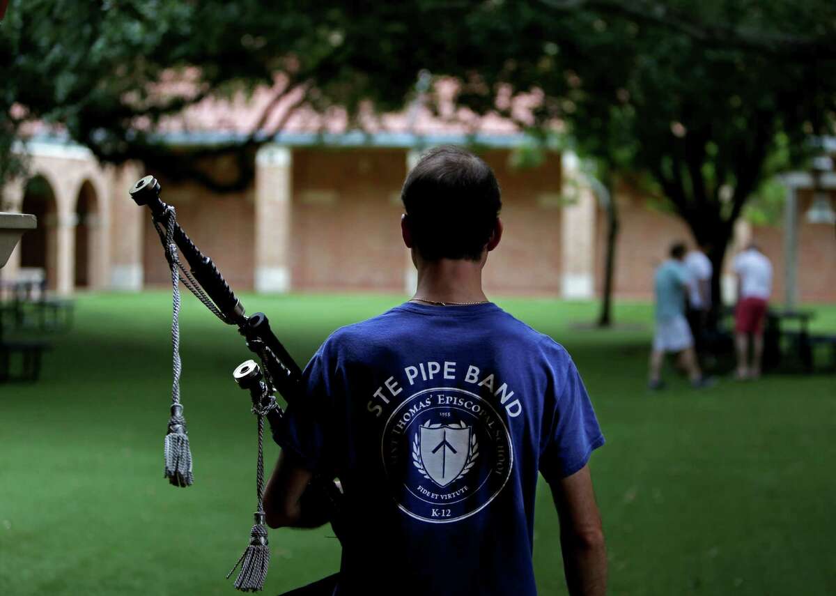 St. Thomas Alumni Pipe Band aims for victory at world championships