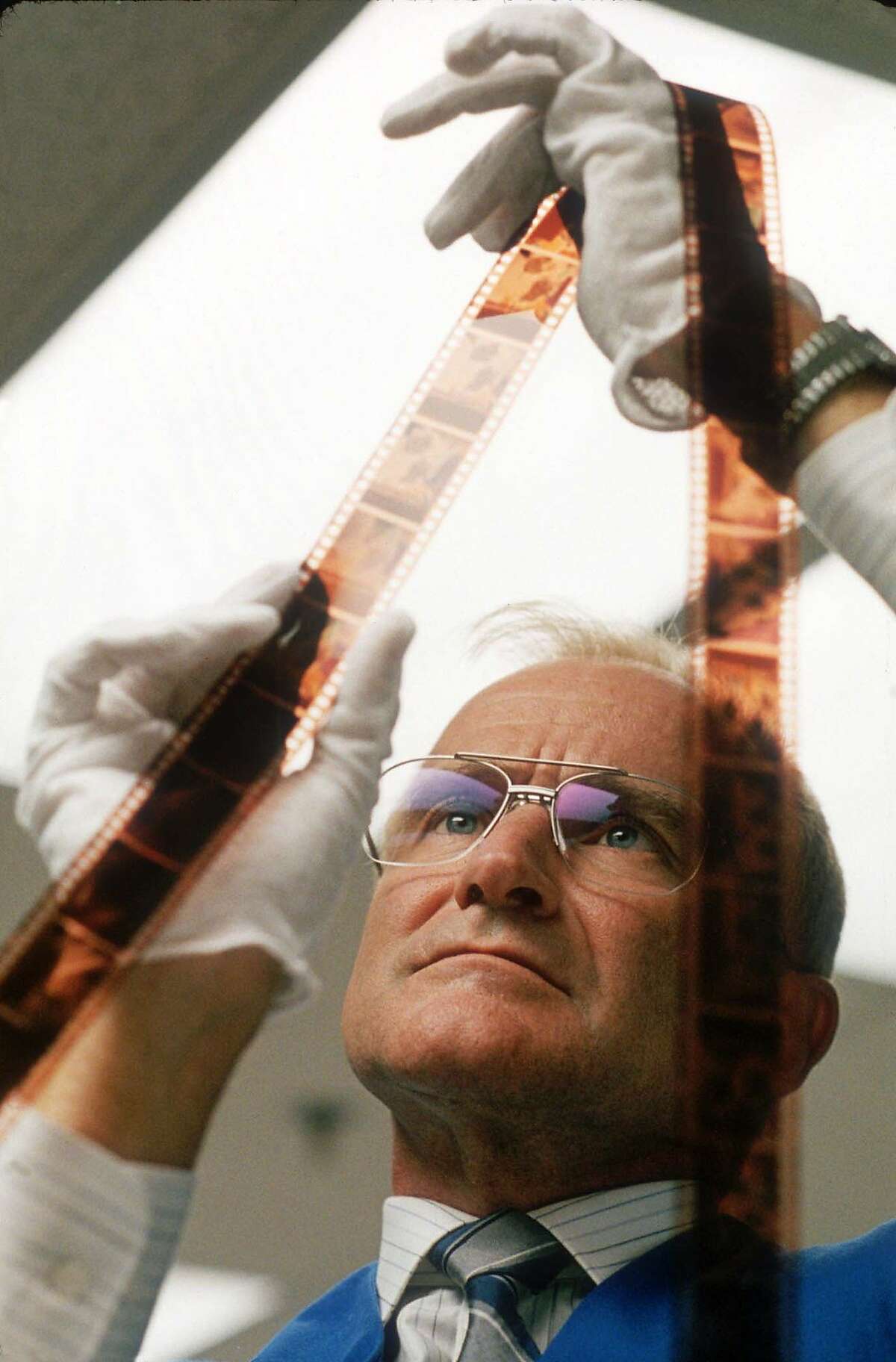 Grim details of Robin Williams' death released by investigators