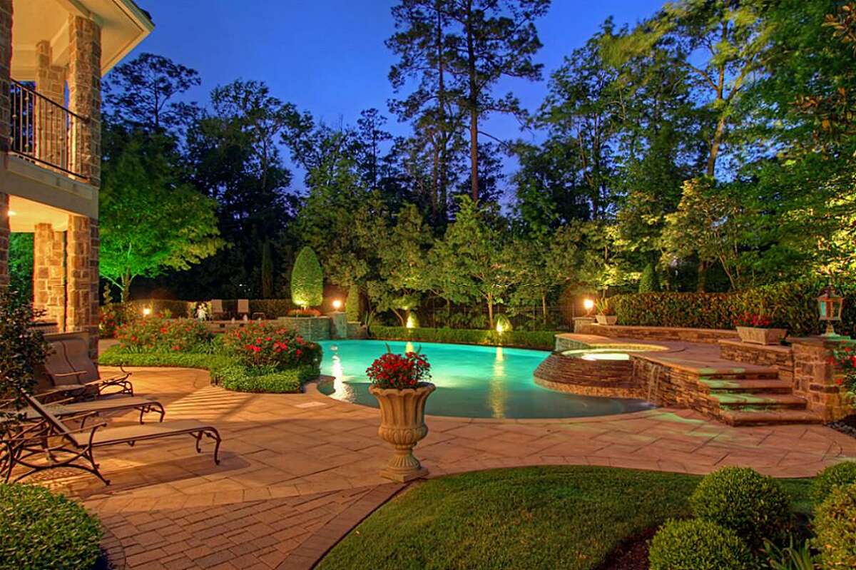 World's largest backyard swimming pool gives Texas home a tropical feel