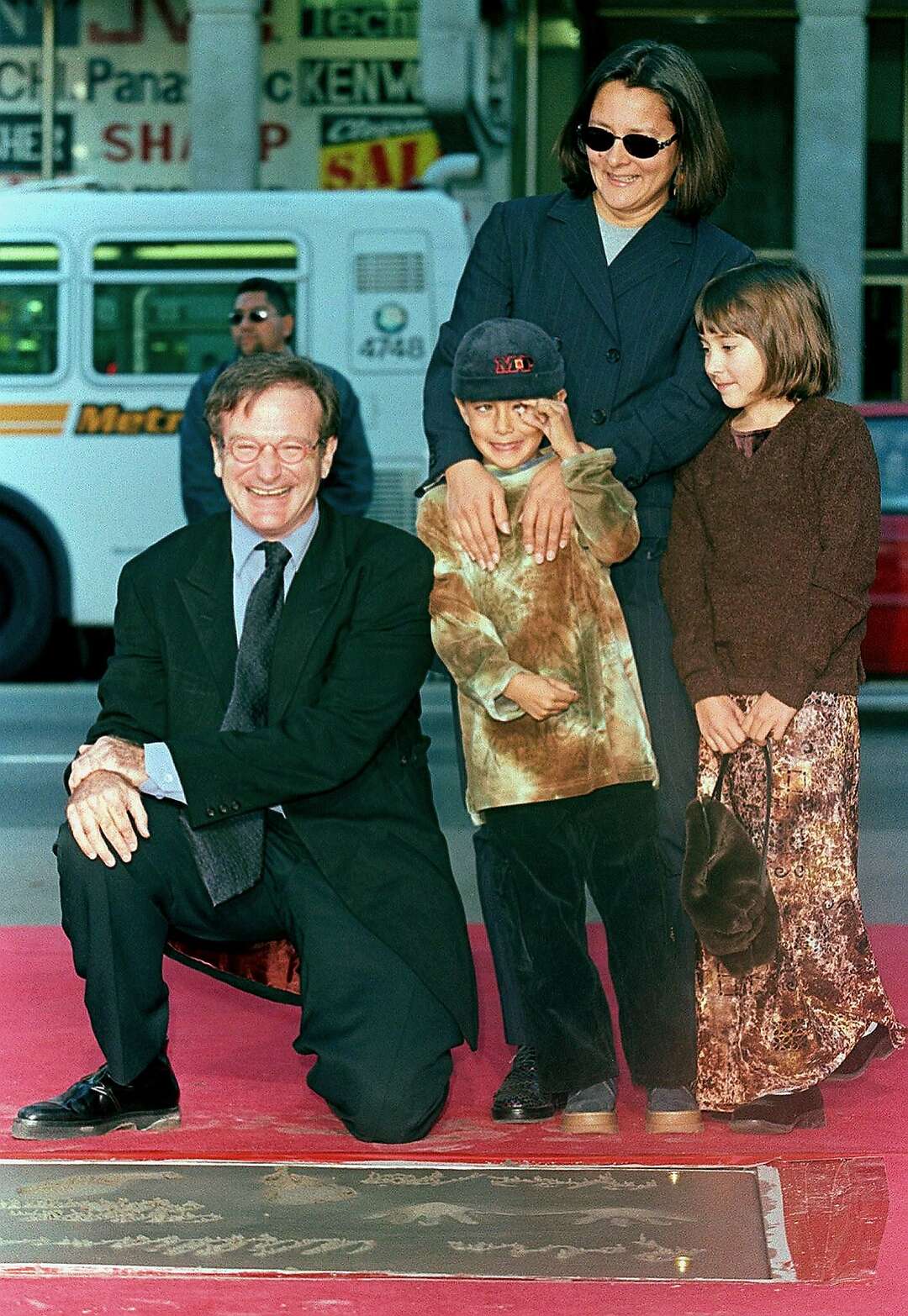 Grim details of Robin Williams' death released by investigators