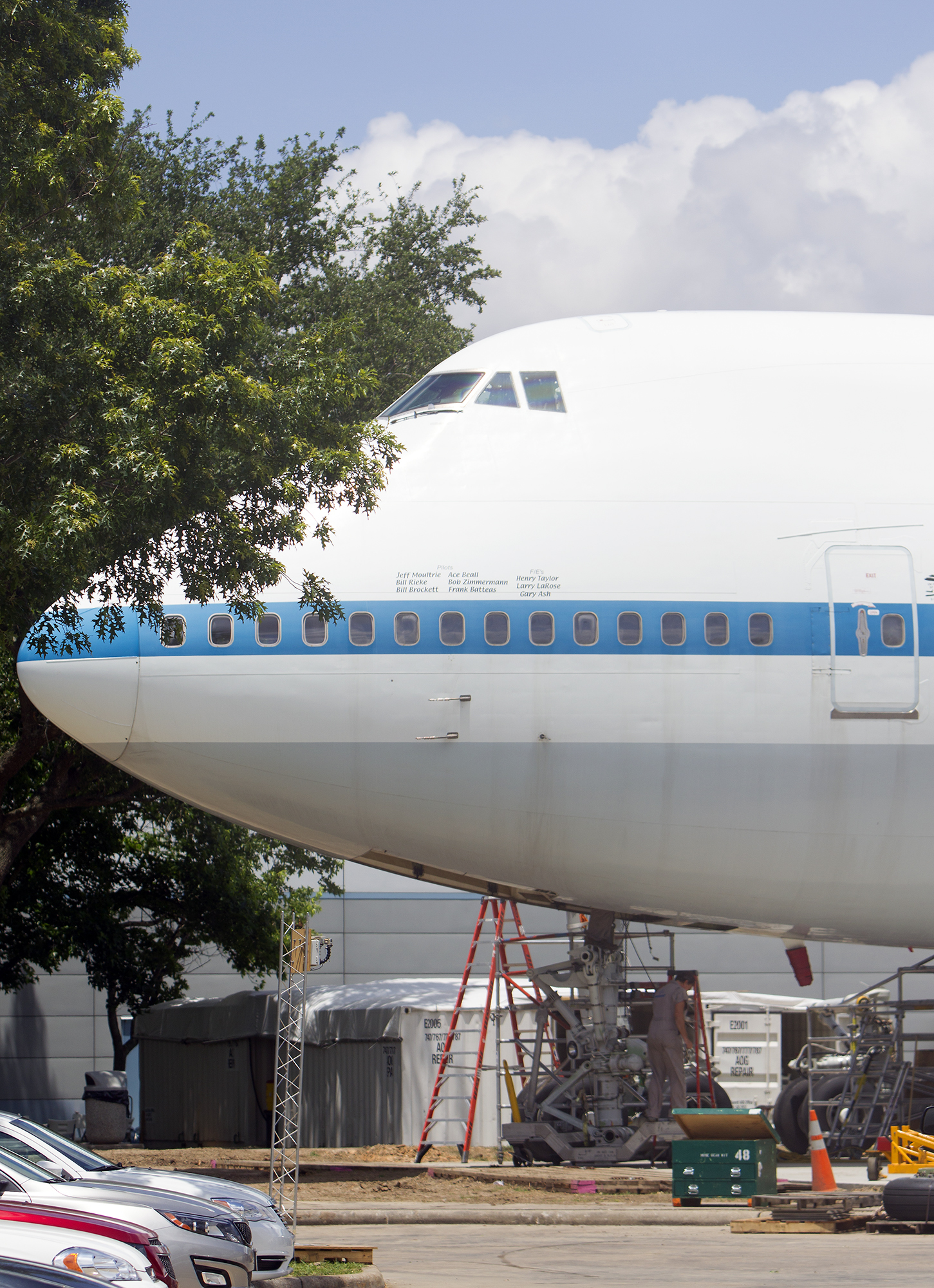 Space Center puts live webcam on team reassembling 747 shuttle carrier