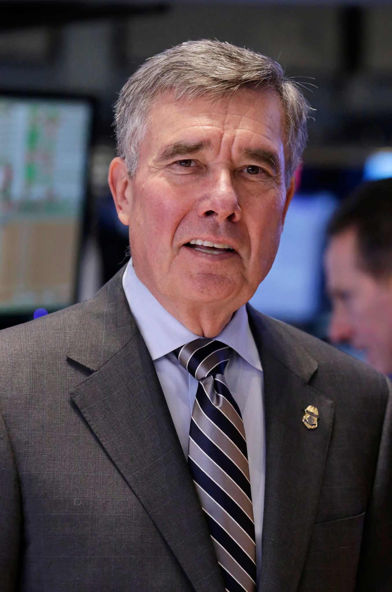 New customs chief tries to cope with immigrant surge