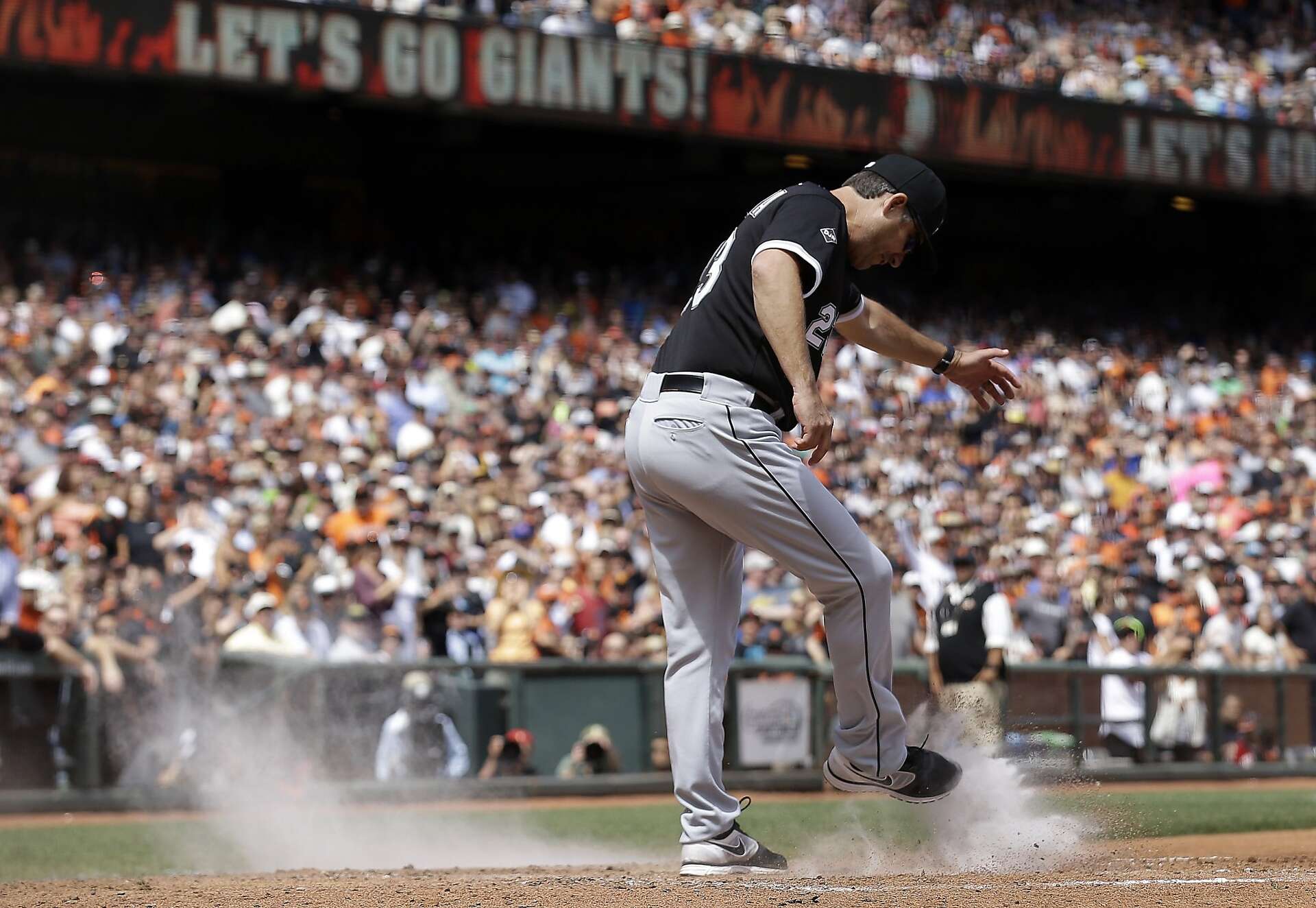 Replay outcome ignites Giants' 7-run 7th to snap 5-game skid