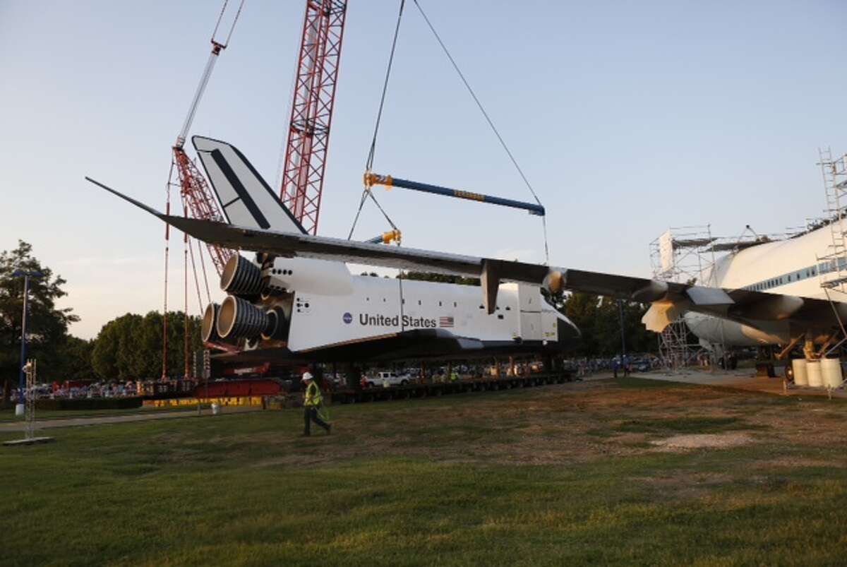 Shuttle replica makes final landing atop 747 at Space Center Houston