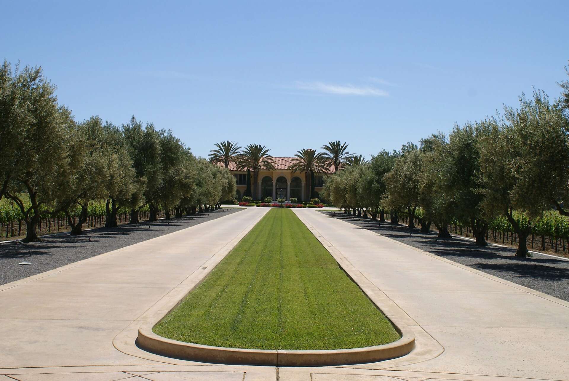 Opulent mansion on 80 acres in Fairfield