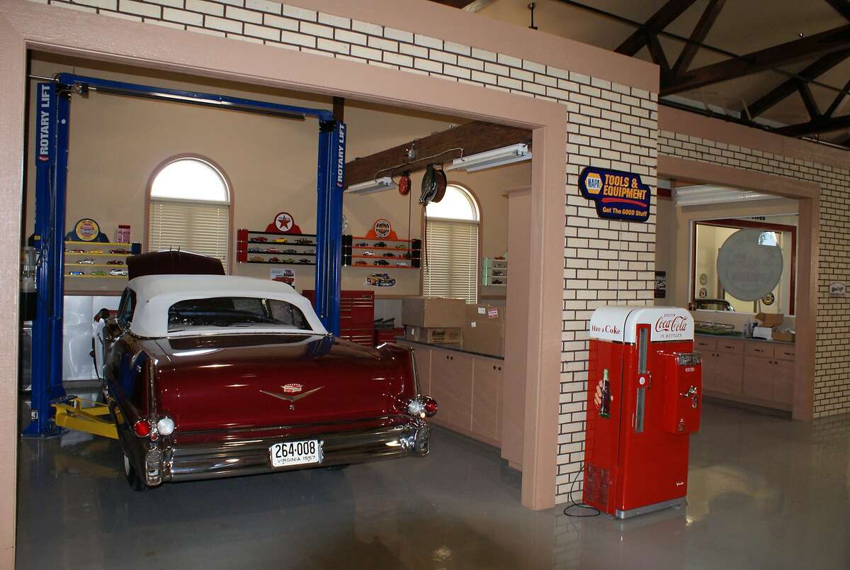 Opulent mansion on 80 acres in Fairfield