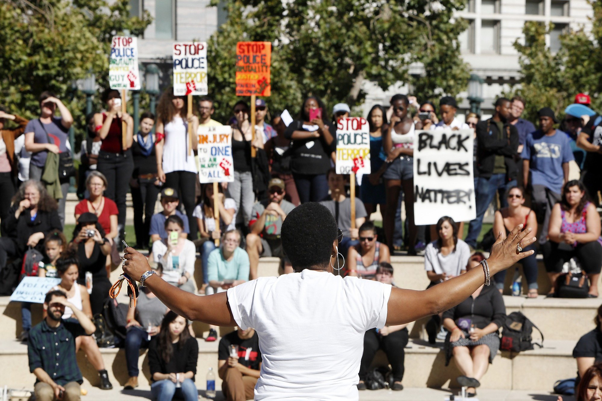 Protesters in Oakland stand in solidarity with Ferguson
