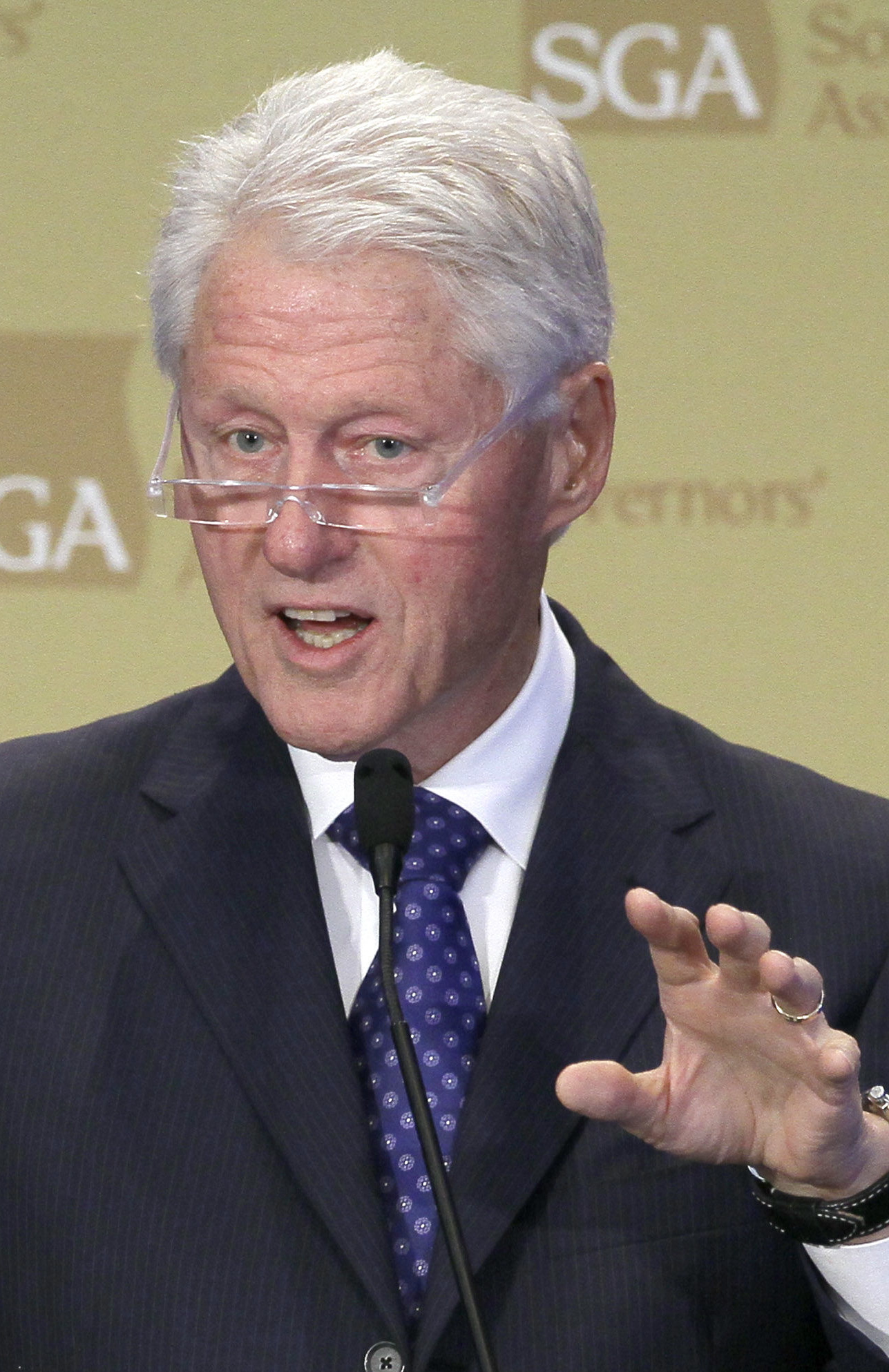 Clinton urges Southern states to seek cooperation