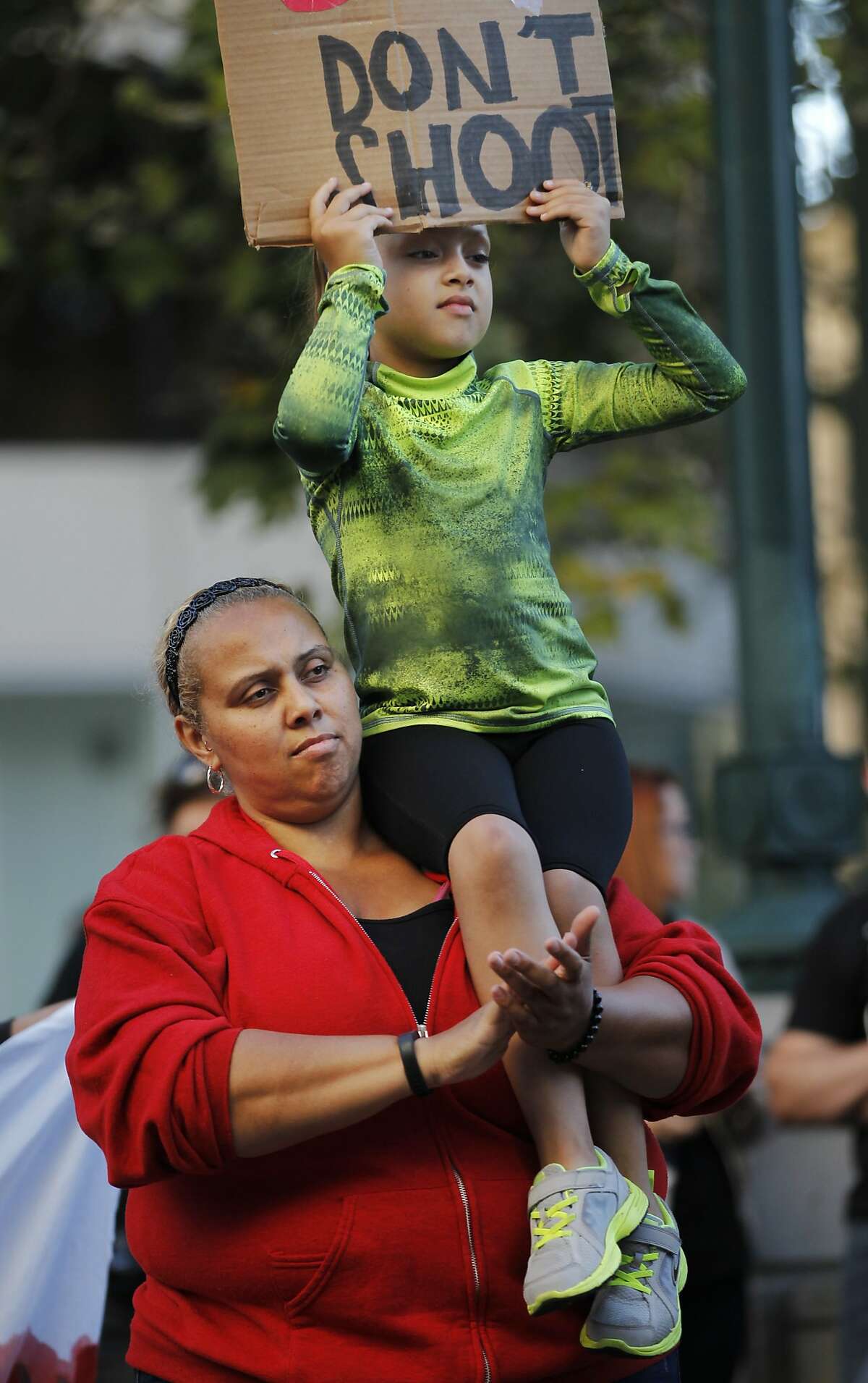 Oakland, Berkeley marchers protest Missouri shooting