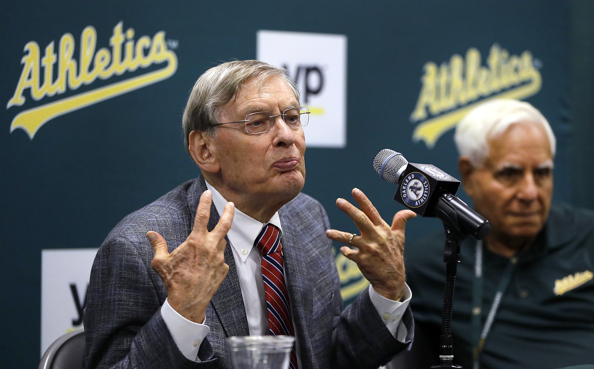 Oakland situation leaves a hole in Selig's legacy