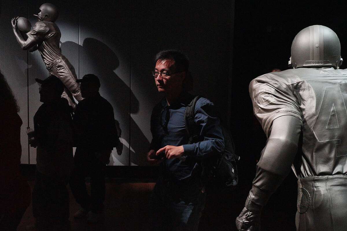 Feng shui consultant tours Levi's Stadium to find winning design