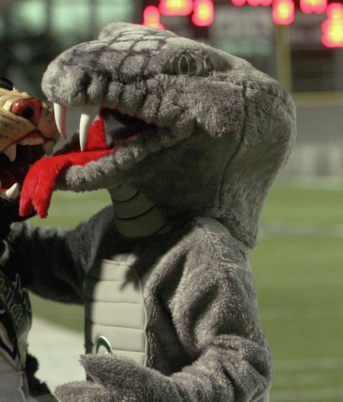 Students of combined UT-RGV battle over mascot