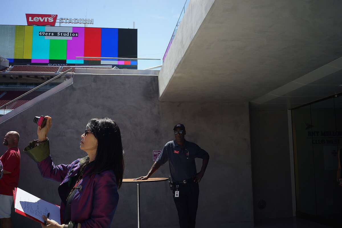 Feng shui consultant tours Levi's Stadium to find winning design