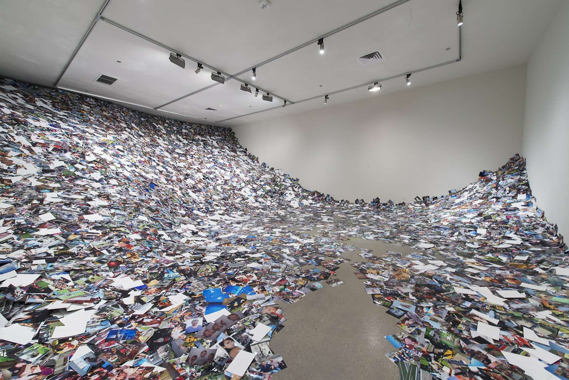 'Secondhand' at Pier 24 Photography: Transforming old into new