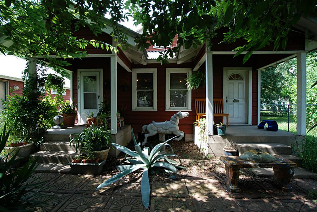 Bert Long Jr.'s shotgun house is for sale in Fifth Ward
