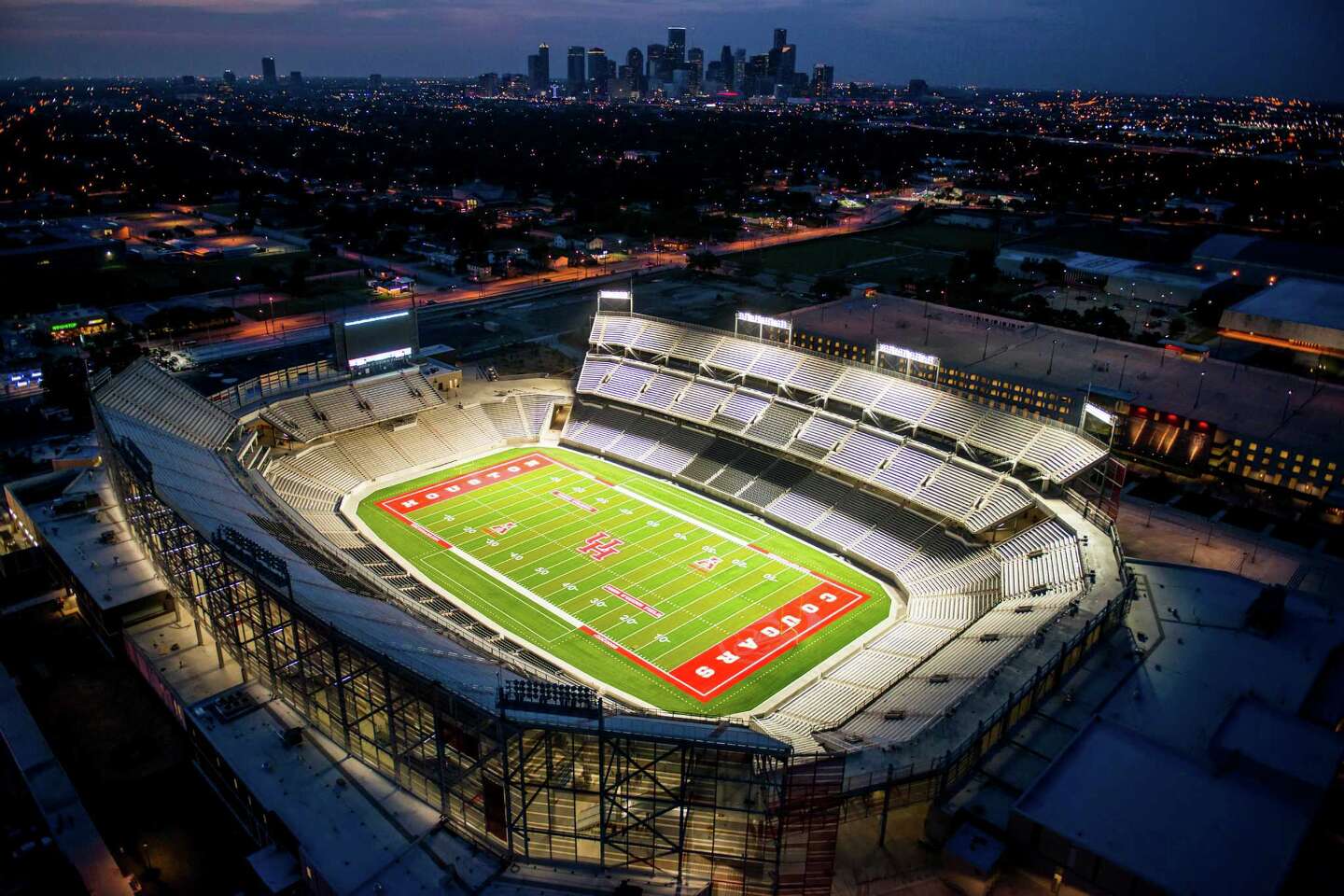 Wanting its spot on national playing field, UH opens stadium